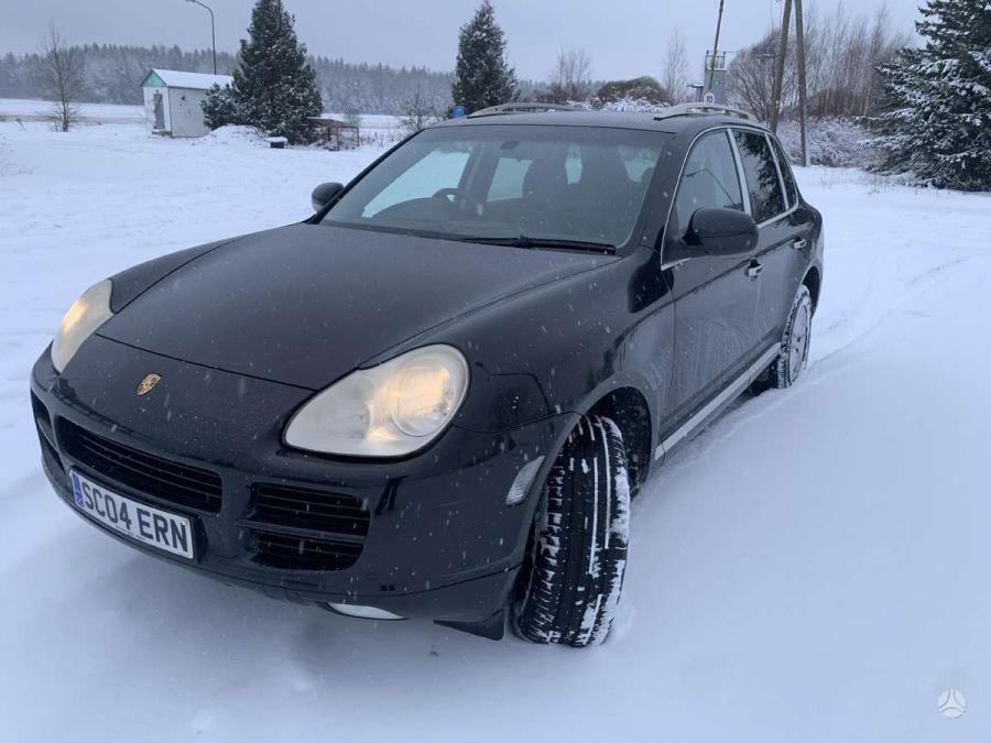 Black Porsche Cayenne 2006 in Vilnius, with an engine capacity of 4.51 L and mileage of 126 thousand km for 2340 €, photo 1 on AUTOMOTO.COM.LV
