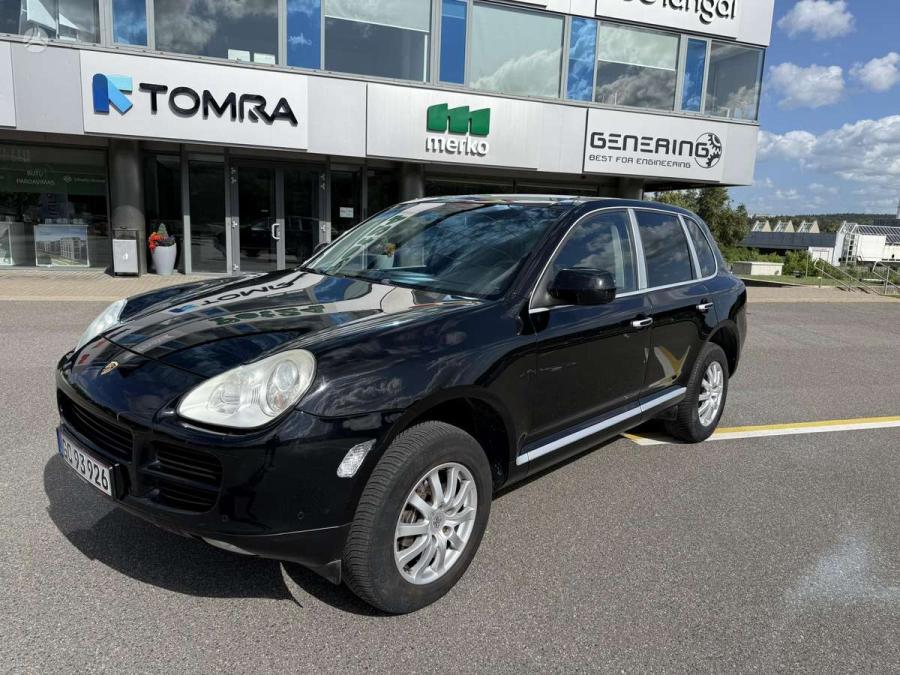 Black Porsche Cayenne 2006 in Vilnius, with an engine capacity of 3.20 L and mileage of 188 thousand km for 6499 €, photo 2 on AUTOMOTO.COM.LV
