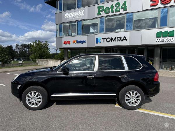 Black Porsche Cayenne 2006 in Vilnius, with an engine capacity of 3.20 L and mileage of 188 thousand km for 6499 €, photo 3 on AUTOMOTO.COM.LV