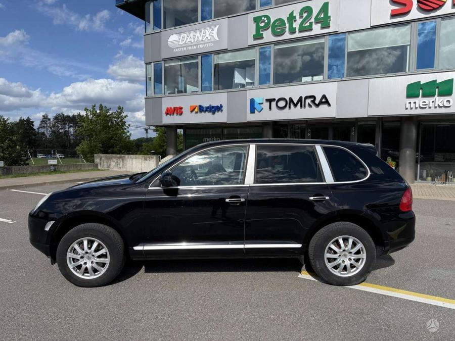Black Porsche Cayenne 2006 in Vilnius, with an engine capacity of 3.20 L and mileage of 188 thousand km for 6499 €, photo 3 on AUTOMOTO.COM.LV