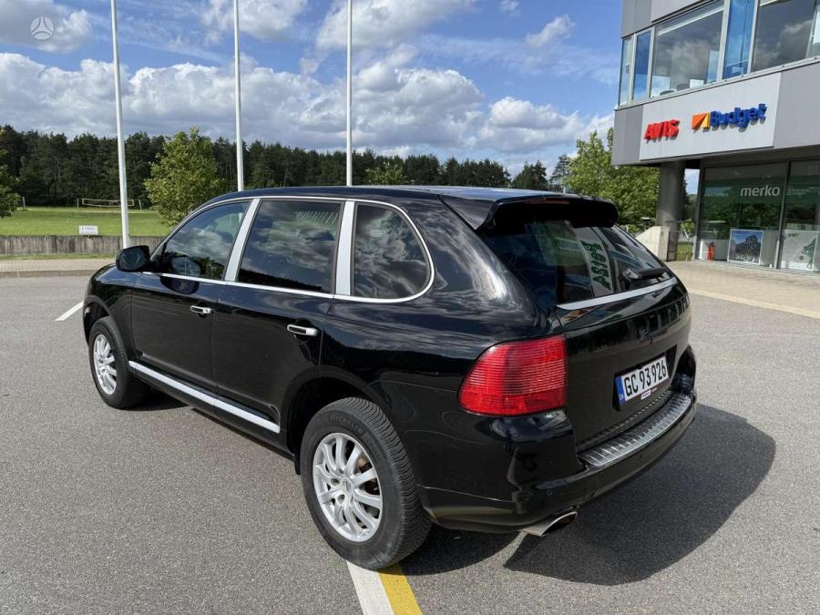 Black Porsche Cayenne 2006 in Vilnius, with an engine capacity of 3.20 L and mileage of 188 thousand km for 6499 €, photo 4 on AUTOMOTO.COM.LV