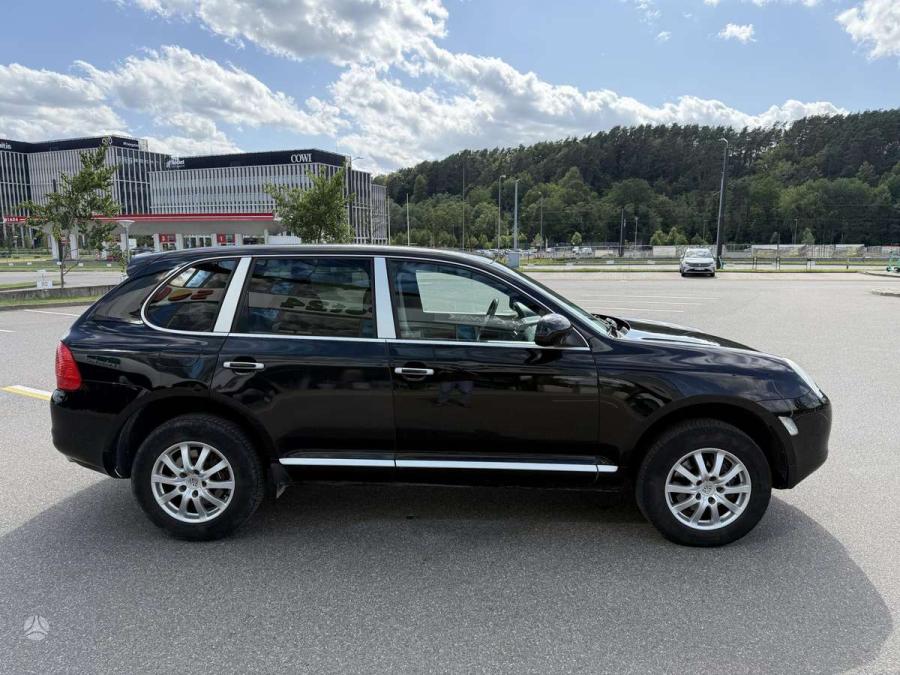 Black Porsche Cayenne 2006 in Vilnius, with an engine capacity of 3.20 L and mileage of 188 thousand km for 6499 €, photo 6 on AUTOMOTO.COM.LV