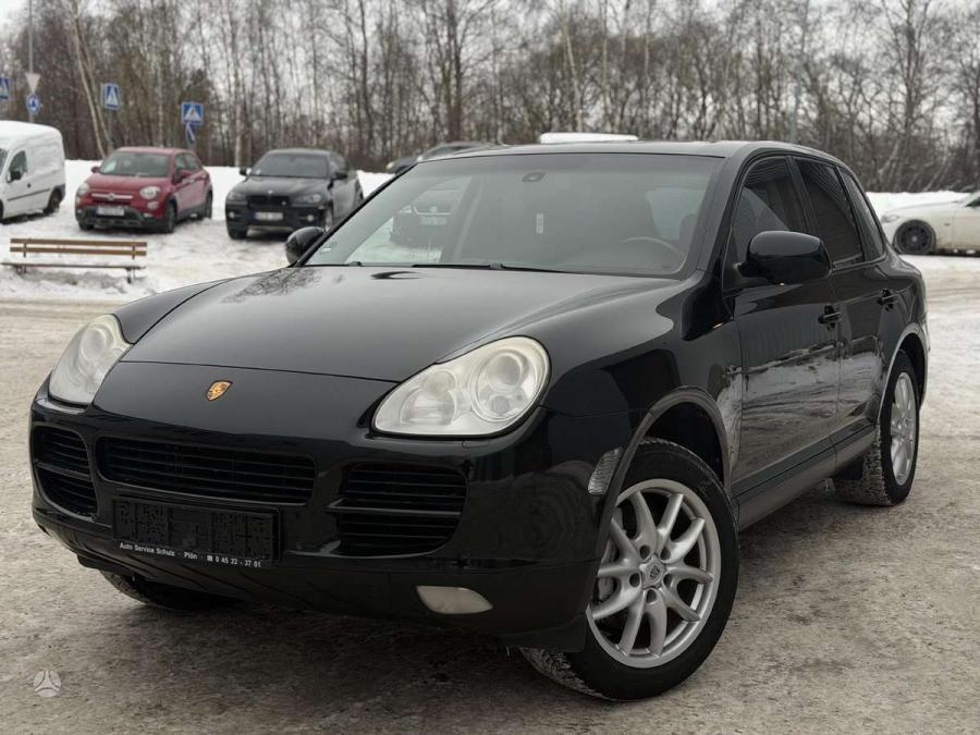 Black Porsche Cayenne 2006 in Rokiskis, with an engine capacity of 4.51 L and mileage of 173 thousand km for 4450 €, photo 1 on AUTOMOTO.COM.LV