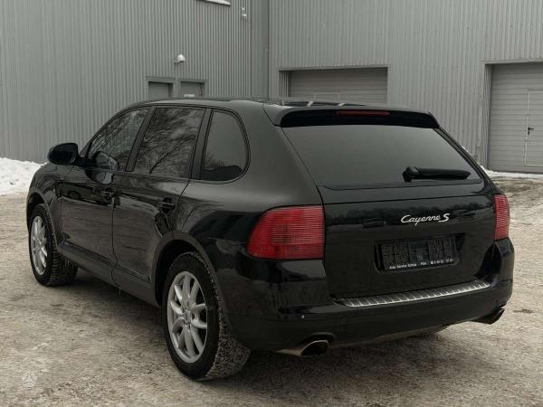 Black Porsche Cayenne 2006 in Rokiskis, with an engine capacity of 4.51 L and mileage of 173 thousand km for 4450 €, photo 4 on AUTOMOTO.COM.LV