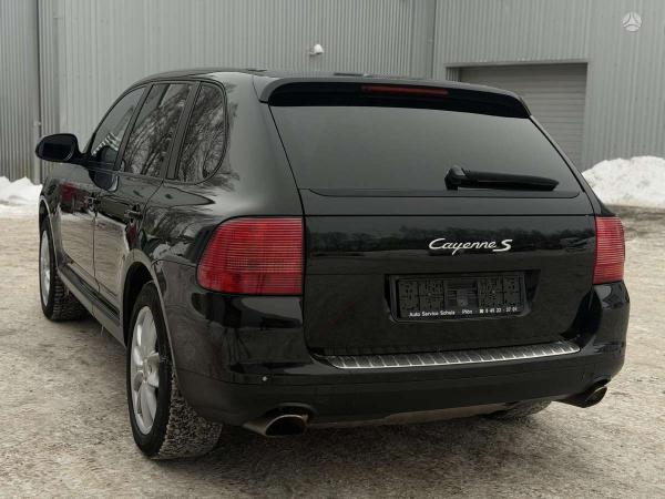 Black Porsche Cayenne 2006 in Rokiskis, with an engine capacity of 4.51 L and mileage of 173 thousand km for 4450 €, photo 5 on AUTOMOTO.COM.LV