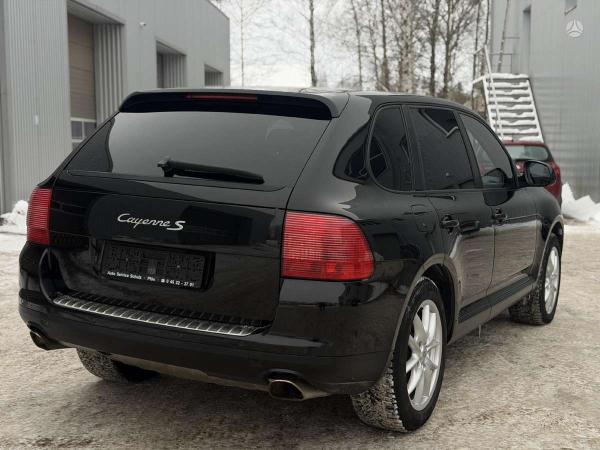 Black Porsche Cayenne 2006 in Rokiskis, with an engine capacity of 4.51 L and mileage of 173 thousand km for 4450 €, photo 6 on AUTOMOTO.COM.LV