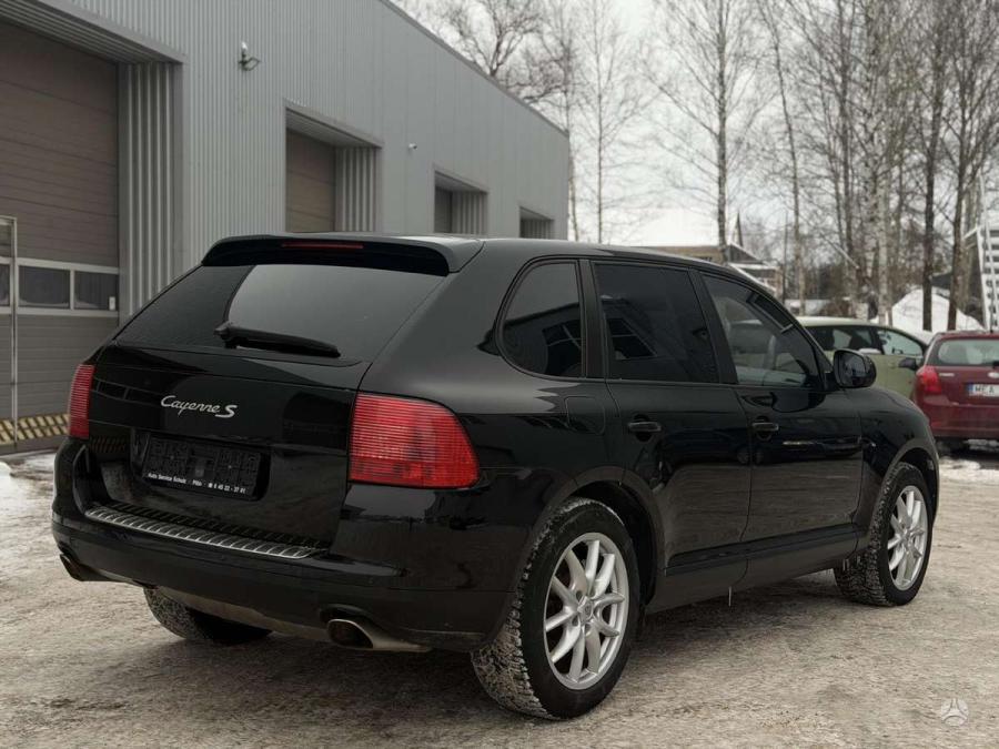 Black Porsche Cayenne 2006 in Rokiskis, with an engine capacity of 4.51 L and mileage of 173 thousand km for 4450 €, photo 7 on AUTOMOTO.COM.LV
