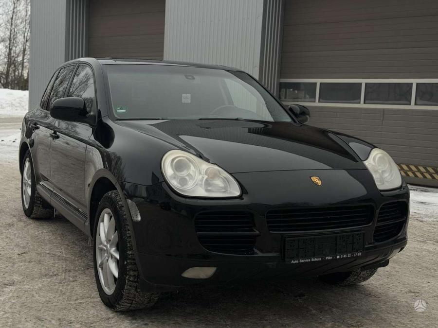 Black Porsche Cayenne 2006 in Rokiskis, with an engine capacity of 4.51 L and mileage of 173 thousand km for 4450 €, photo 9 on AUTOMOTO.COM.LV