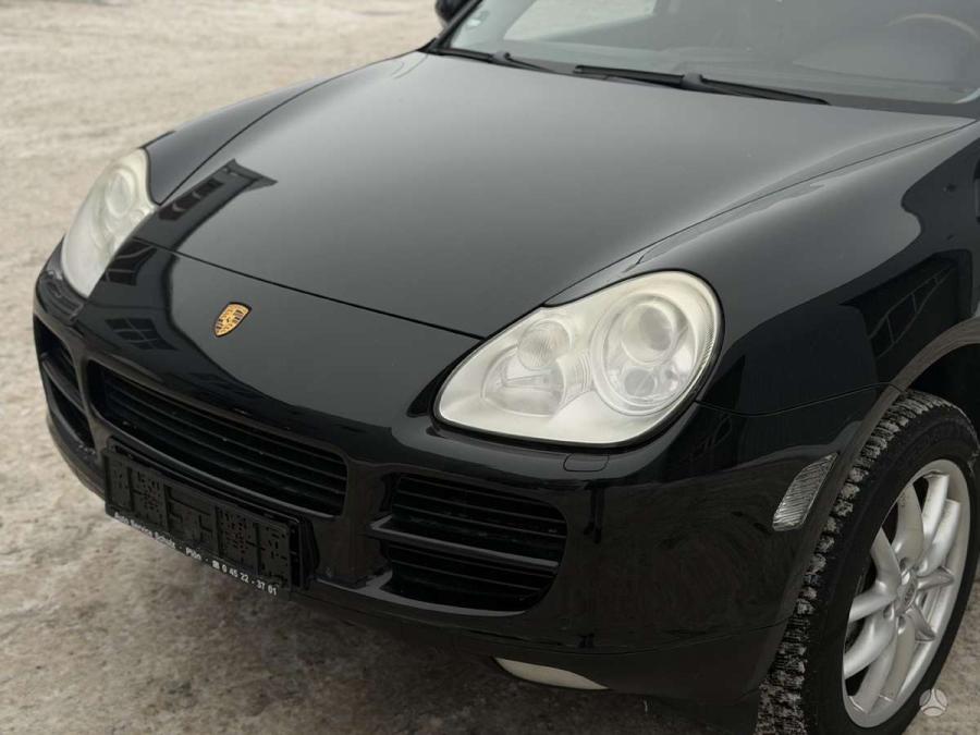 Black Porsche Cayenne 2006 in Rokiskis, with an engine capacity of 4.51 L and mileage of 173 thousand km for 4450 €, photo 12 on AUTOMOTO.COM.LV