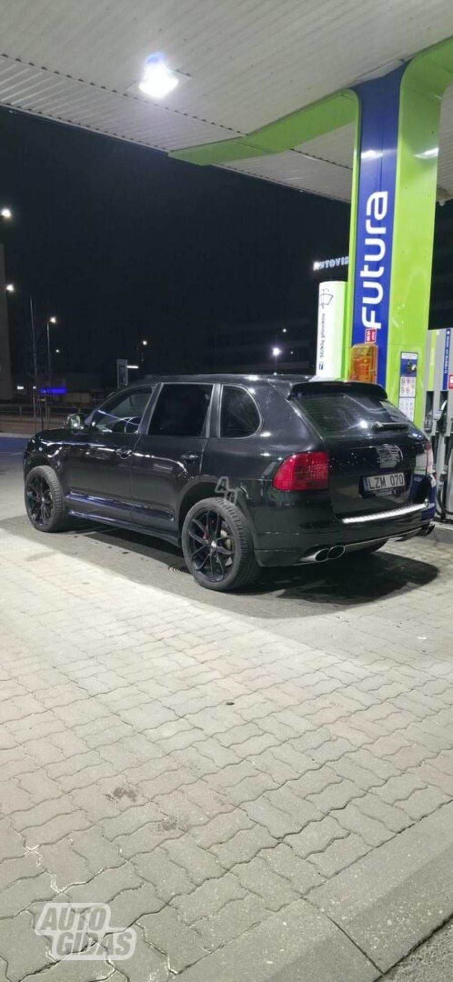 Black Porsche Cayenne 2006 in Vilnius, with an engine capacity of 4.50 L and mileage of 180 thousand km for 11000 €, photo 3 on AUTOMOTO.COM.LV