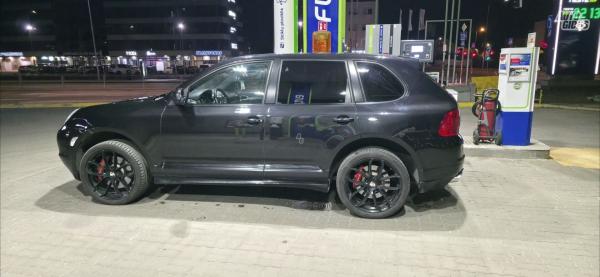 Melns Porsche Cayenne 2006 Viļņa, ar dzinēja tilpumu 4.50 L un nobraukumu 180 tūkst. km par 11000 €, foto 4 vietnē AUTOMOTO.COM.LV