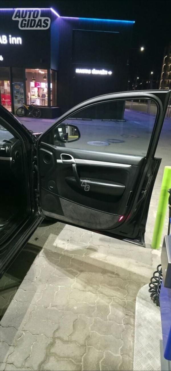 Melns Porsche Cayenne 2006 Viļņa, ar dzinēja tilpumu 4.50 L un nobraukumu 180 tūkst. km par 11000 €, foto 11 vietnē AUTOMOTO.COM.LV