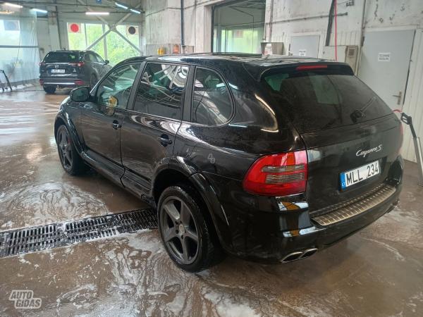 Melns Porsche Cayenne 2006 Šauļi, ar dzinēja tilpumu 4.50 L un nobraukumu 0 tūkst. km par 5800 €, foto 4 vietnē AUTOMOTO.COM.LV
