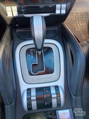 Melns Porsche Cayenne 2006 Šauļi, ar dzinēja tilpumu 4.50 L un nobraukumu 0 tūkst. km par 5800 €, foto 16 vietnē AUTOMOTO.COM.LV