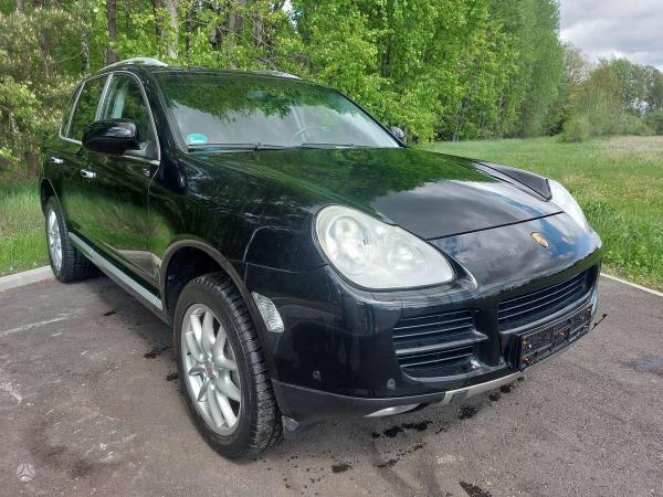 Black Porsche Cayenne 2006 in Kaunas, with an engine capacity of 4.51 L and mileage of 230 thousand km for 3990 €, photo 1 on AUTOMOTO.COM.LV