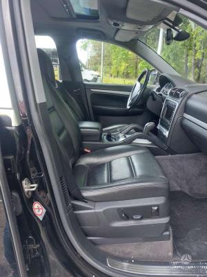 Melns Porsche Cayenne 2006 Kauņa, ar dzinēja tilpumu 4.51 L un nobraukumu 230 tūkst. km par 3990 €, foto 9 vietnē AUTOMOTO.COM.LV