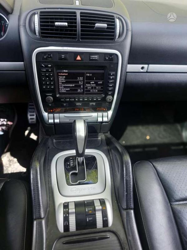 Black Porsche Cayenne 2006 in Kaunas, with an engine capacity of 4.51 L and mileage of 230 thousand km for 3990 €, photo 9 on AUTOMOTO.COM.LV