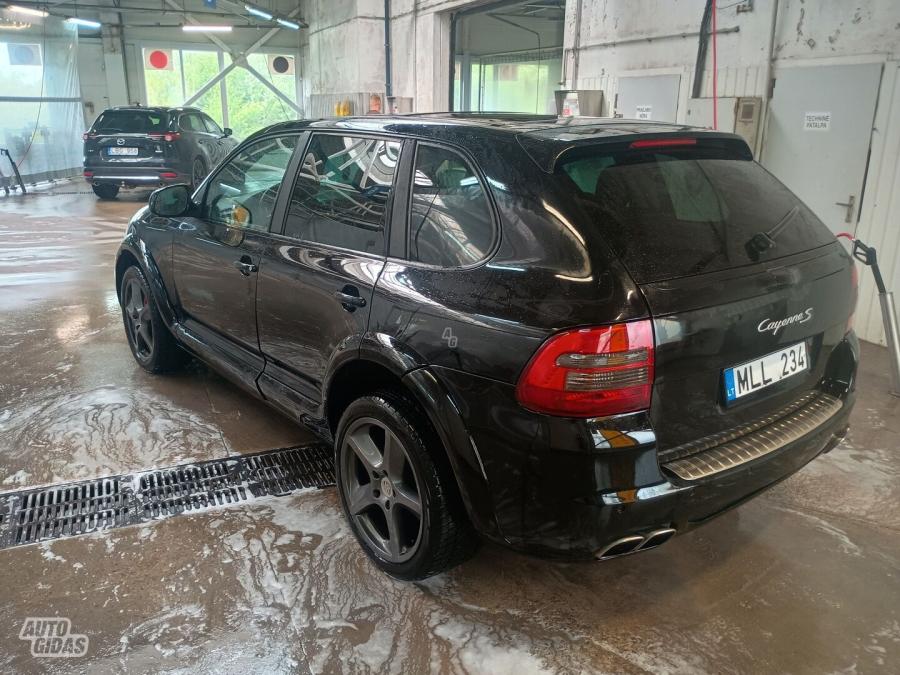 Black Porsche Cayenne 2006 in Siauliai, with an engine capacity of 4.50 L and mileage of 0 thousand km for 5500 €, photo 5 on AUTOMOTO.COM.LV