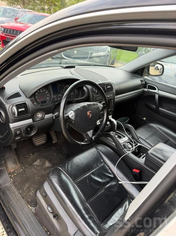 Melns Porsche Cayenne 2006 Jelgava, ar dzinēja tilpumu 3.20 L un nobraukumu 360 tūkst. km par 2700 €, foto 4 vietnē AUTOMOTO.COM.LV