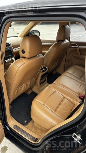 Melns Porsche Cayenne 2006 Jūrmala, ar dzinēja tilpumu 4.50 L un nobraukumu 367 tūkst. km par 3600 €, foto 8 vietnē AUTOMOTO.COM.LV