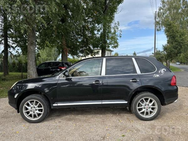 Black Porsche Cayenne 2006 in Riga, with an engine capacity of 3.20 L and mileage of 310 thousand km for 4490 €, photo 3 on AUTOMOTO.COM.LV