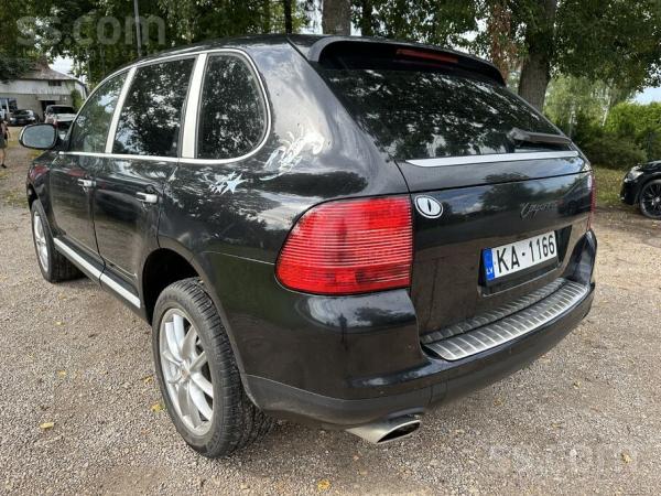 Black Porsche Cayenne 2006 in Riga, with an engine capacity of 3.20 L and mileage of 310 thousand km for 4490 €, photo 4 on AUTOMOTO.COM.LV