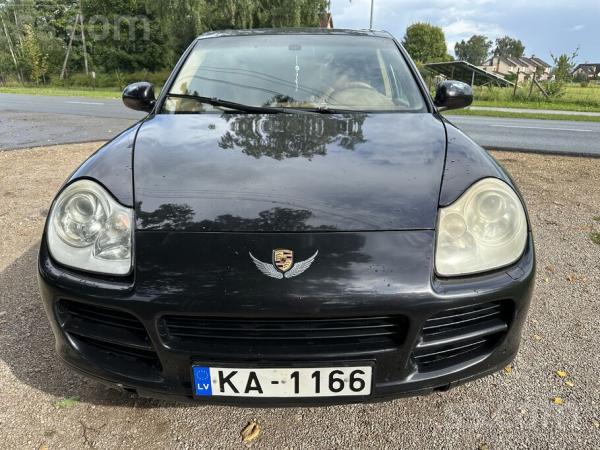 Black Porsche Cayenne 2006 in Riga, with an engine capacity of 3.20 L and mileage of 310 thousand km for 4490 €, photo 9 on AUTOMOTO.COM.LV