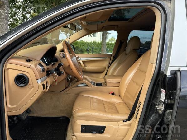Black Porsche Cayenne 2006 in Riga, with an engine capacity of 3.20 L and mileage of 310 thousand km for 4490 €, photo 11 on AUTOMOTO.COM.LV