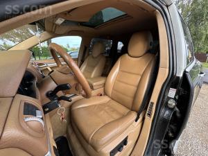 Melns Porsche Cayenne 2006 Rīga, ar dzinēja tilpumu 3.20 L un nobraukumu 310 tūkst. km par 4290 €, foto 12 vietnē AUTOMOTO.COM.LV