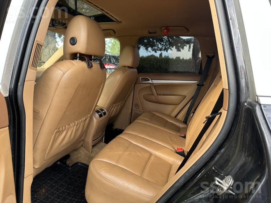 Melns Porsche Cayenne 2006 Rīga, ar dzinēja tilpumu 3.20 L un nobraukumu 310 tūkst. km par 4290 €, foto 13 vietnē AUTOMOTO.COM.LV