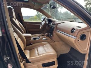 Melns Porsche Cayenne 2006 Rīga, ar dzinēja tilpumu 3.20 L un nobraukumu 310 tūkst. km par 4290 €, foto 17 vietnē AUTOMOTO.COM.LV