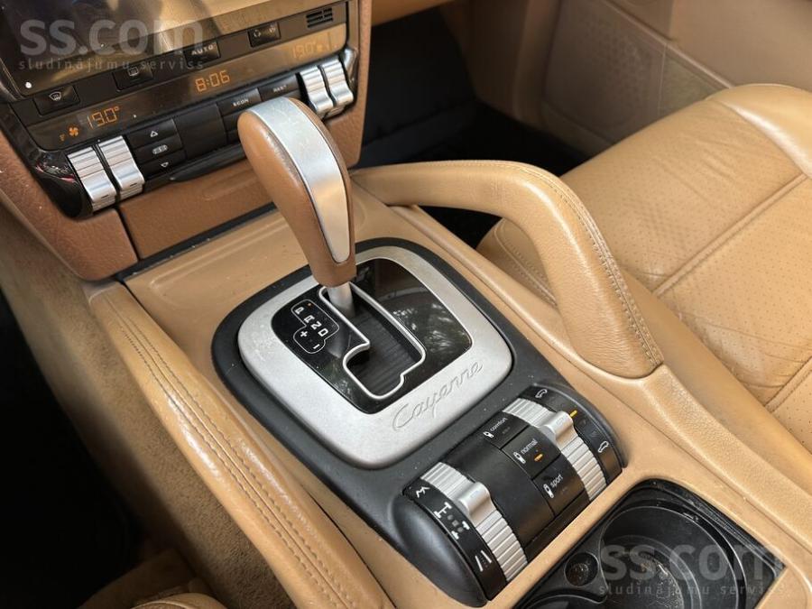 Melns Porsche Cayenne 2006 Rīga, ar dzinēja tilpumu 3.20 L un nobraukumu 310 tūkst. km par 4290 €, foto 25 vietnē AUTOMOTO.COM.LV