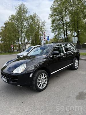 Black Porsche Cayenne 2006 in Riga, with an engine capacity of 3.20 L and mileage of 257 thousand km for 6100 €, photo 4 on AUTOMOTO.COM.LV