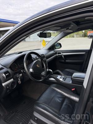 Black Porsche Cayenne 2006 in Riga, with an engine capacity of 3.20 L and mileage of 257 thousand km for 6100 €, photo 8 on AUTOMOTO.COM.LV