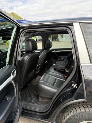 Black Porsche Cayenne 2006 in Riga, with an engine capacity of 3.20 L and mileage of 257 thousand km for 6100 €, photo 9 on AUTOMOTO.COM.LV