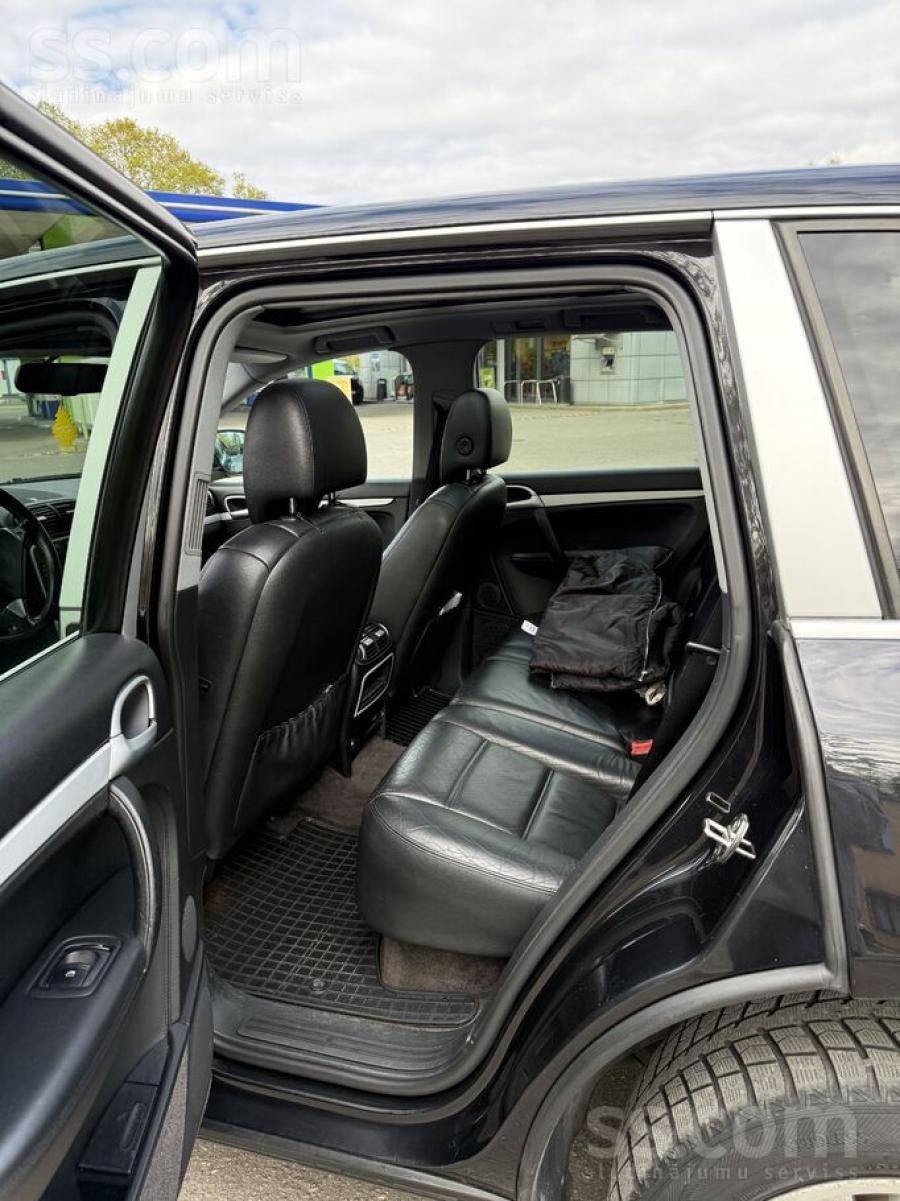 Black Porsche Cayenne 2006 in Riga, with an engine capacity of 3.20 L and mileage of 257 thousand km for 6100 €, photo 9 on AUTOMOTO.COM.LV