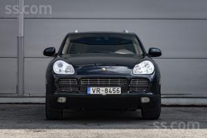 Black Porsche Cayenne 2007 in Riga, with an engine capacity of 4.50 L and mileage of 0 thousand km for 15500 €, photo 2 on AUTOMOTO.COM.LV