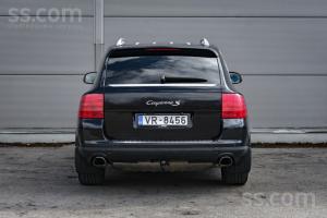 Black Porsche Cayenne 2007 in Riga, with an engine capacity of 4.50 L and mileage of 0 thousand km for 15500 €, photo 5 on AUTOMOTO.COM.LV