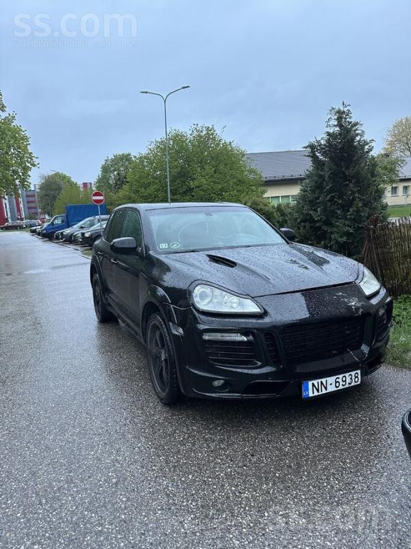 Black Porsche Cayenne 2007 in Riga, with an engine capacity of 4.80 L and mileage of 275 thousand km for 5000 €, photo 3 on AUTOMOTO.COM.LV