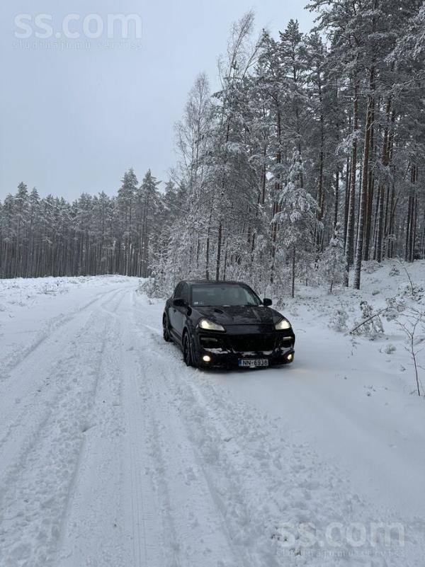 Black Porsche Cayenne 2007 in Riga, with an engine capacity of 4.80 L and mileage of 275 thousand km for 5000 €, photo 4 on AUTOMOTO.COM.LV