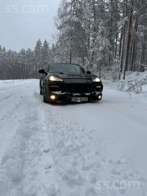 Black Porsche Cayenne 2007 in Riga, with an engine capacity of 4.80 L and mileage of 275 thousand km for 5000 €, photo 5 on AUTOMOTO.COM.LV