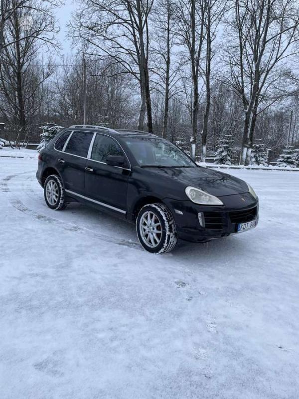Melns Porsche Cayenne 2007 Viļņa, ar dzinēja tilpumu 3.60 L un nobraukumu 234 tūkst. km par 5500 €, foto 2 vietnē AUTOMOTO.COM.LV