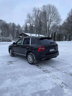 Black Porsche Cayenne 2007 in Vilnius, with an engine capacity of 3.60 L and mileage of 234 thousand km for 5500 €, photo 3 on AUTOMOTO.COM.LV