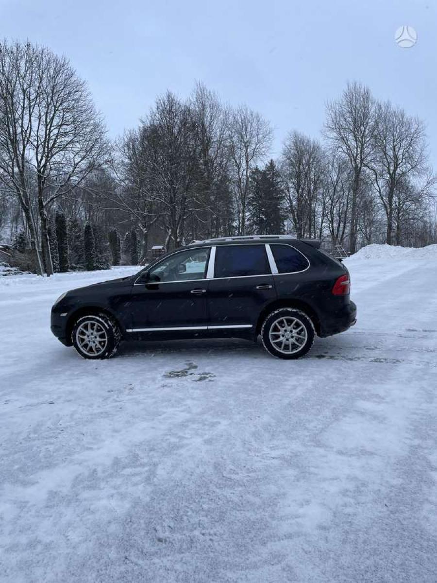 Black Porsche Cayenne 2007 in Vilnius, with an engine capacity of 3.60 L and mileage of 234 thousand km for 5500 €, photo 4 on AUTOMOTO.COM.LV