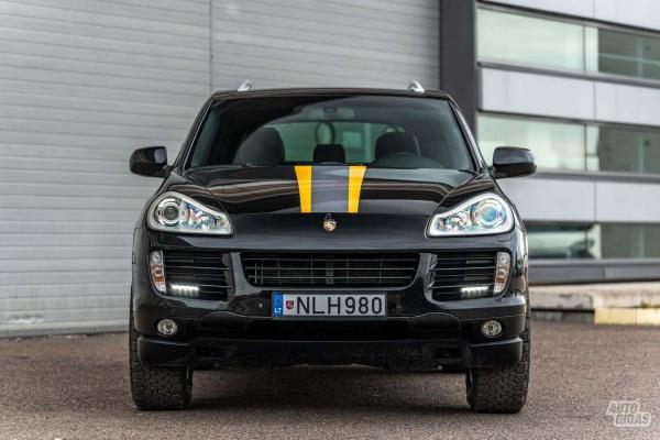 Black Porsche Cayenne 2007 in Klaipeda, with an engine capacity of 4.80 L and mileage of 224 thousand km for 13999 €, photo 3 on AUTOMOTO.COM.LV