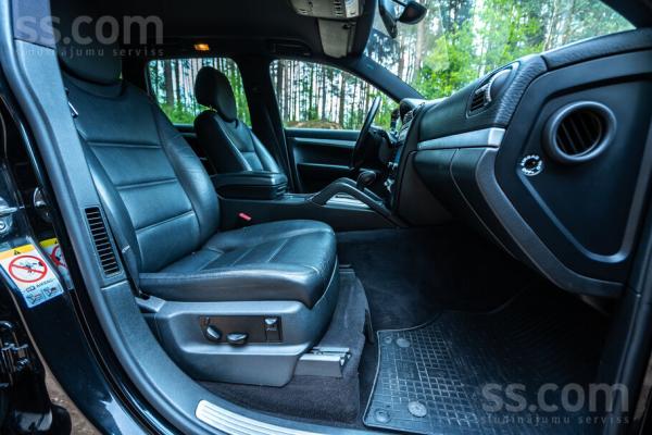 Melns Porsche Cayenne 2007 Rīga, ar dzinēja tilpumu 4.80 L un nobraukumu 224 tūkst. km par 15500 €, foto 7 vietnē AUTOMOTO.COM.LV