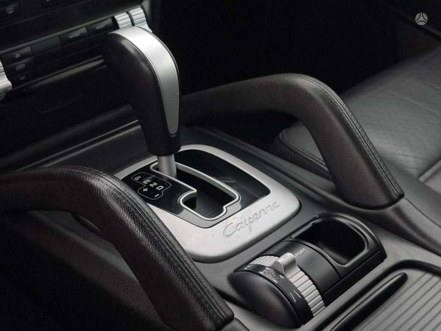 Melns Porsche Cayenne 2007 Viļņa, ar dzinēja tilpumu 3.60 L un nobraukumu 268 tūkst. km par 7999 €, foto 17 vietnē AUTOMOTO.COM.LV
