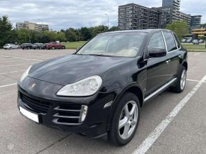Melns Porsche Cayenne 2007 Viļņa, ar dzinēja tilpumu 4.81 L un nobraukumu 180 tūkst. km par 5800 €, foto 3 vietnē AUTOMOTO.COM.LV