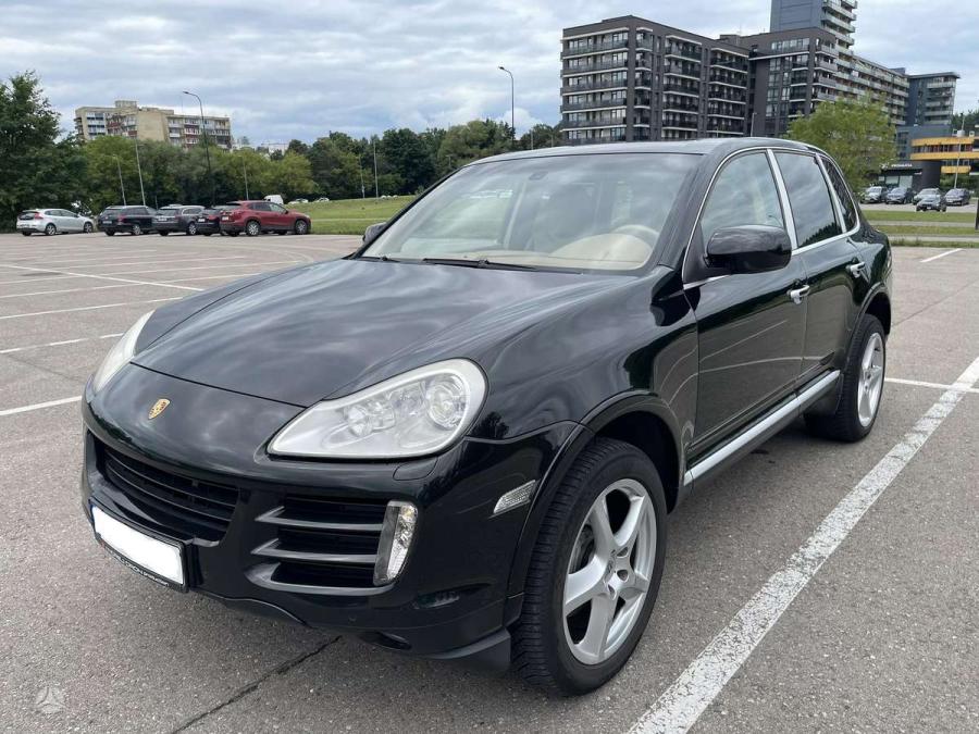 Melns Porsche Cayenne 2007 Viļņa, ar dzinēja tilpumu 4.81 L un nobraukumu 180 tūkst. km par 5800 €, foto 3 vietnē AUTOMOTO.COM.LV