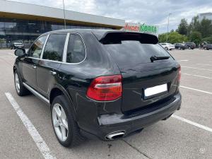 Melns Porsche Cayenne 2007 Viļņa, ar dzinēja tilpumu 4.81 L un nobraukumu 180 tūkst. km par 5800 €, foto 4 vietnē AUTOMOTO.COM.LV
